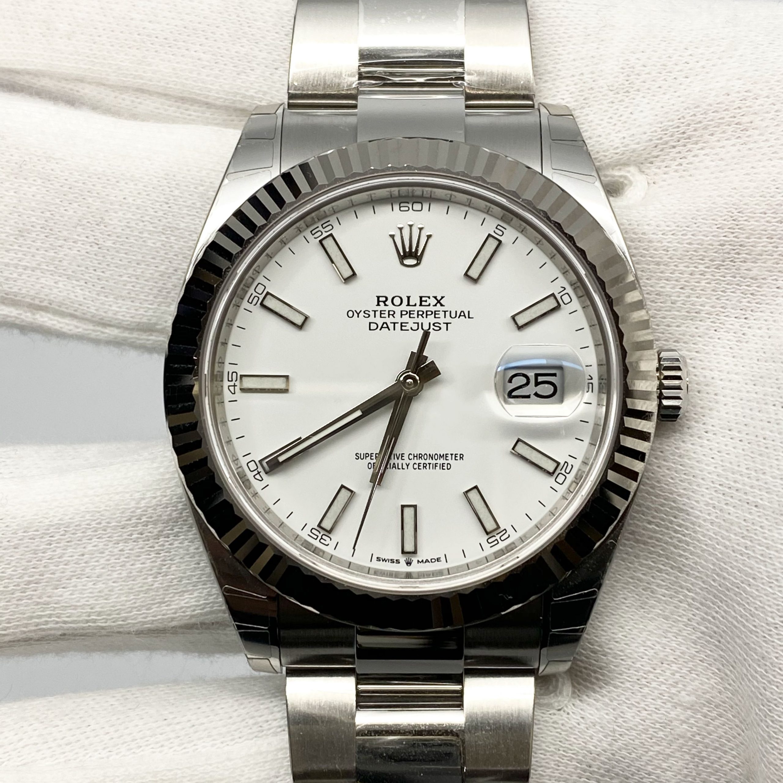 Why The Rolex Datejust 41 Is The Perfect Every Day Watch REVIEW 